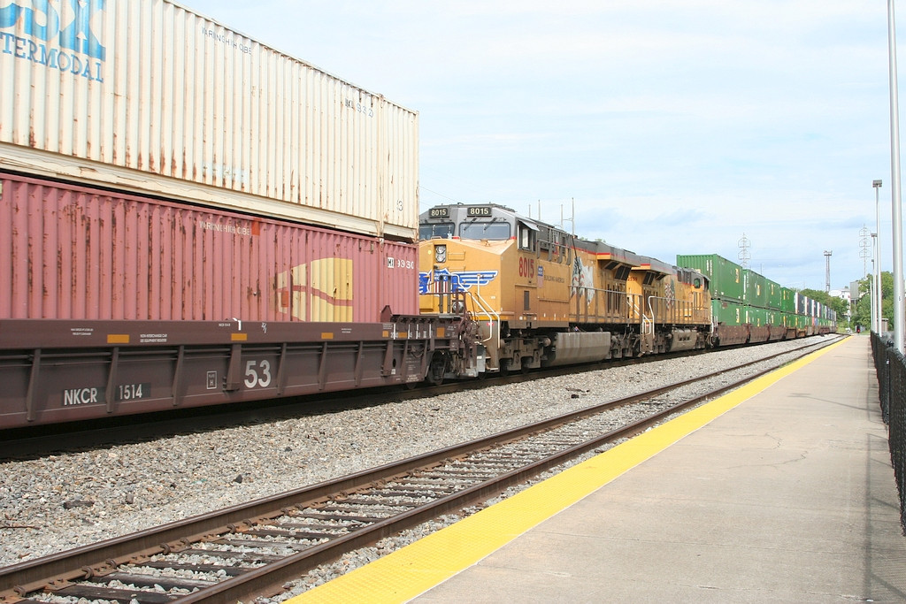 UP 8015 DPU set for intermodal
